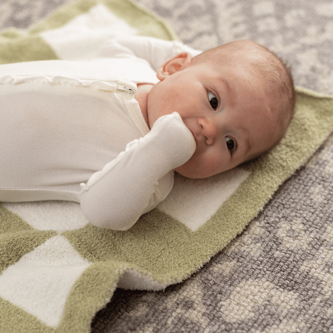 5 maneras de usar una manta de bebé más allá de la cuna